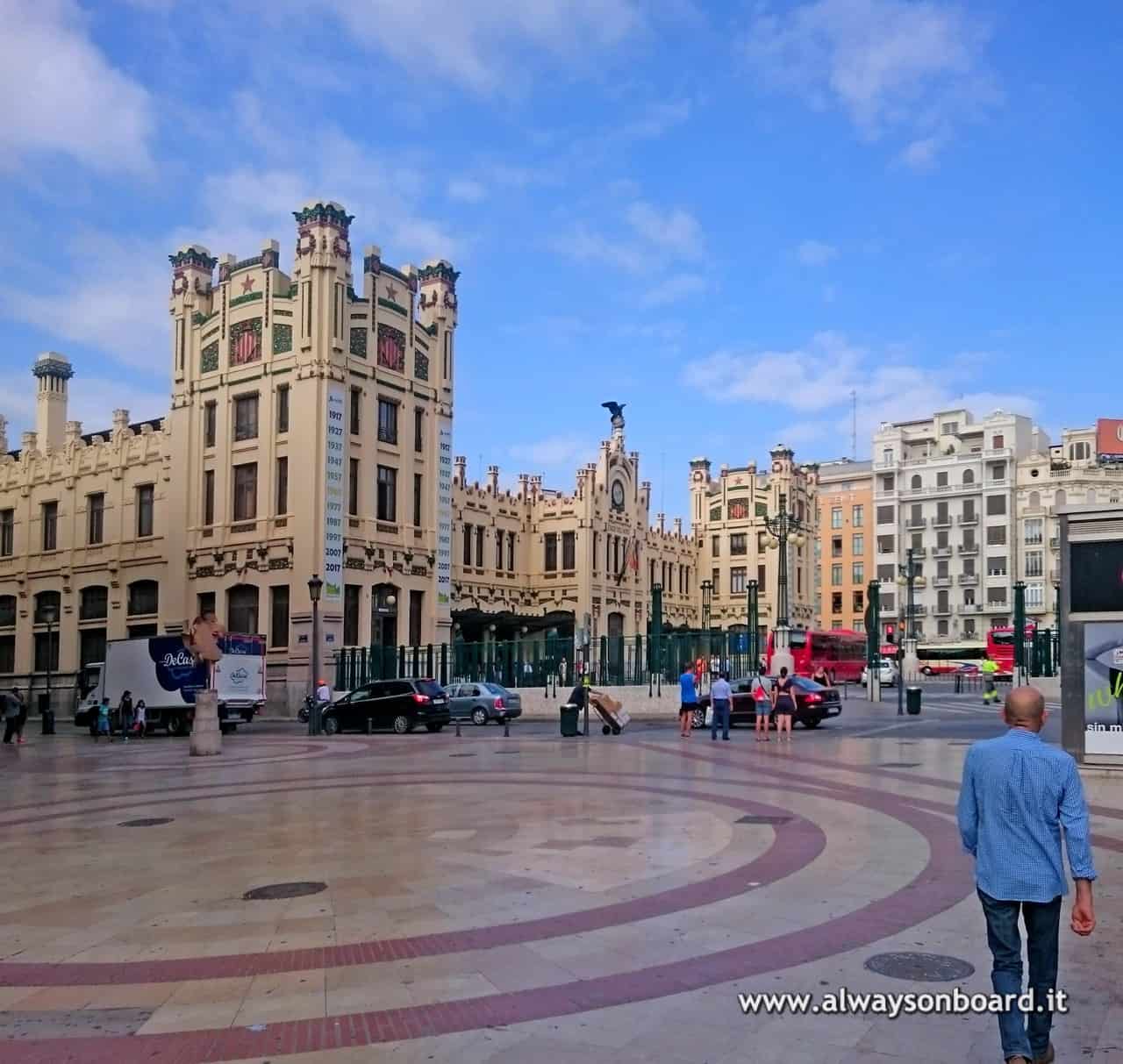 Best areas to stay in Valencia: city center or beach?